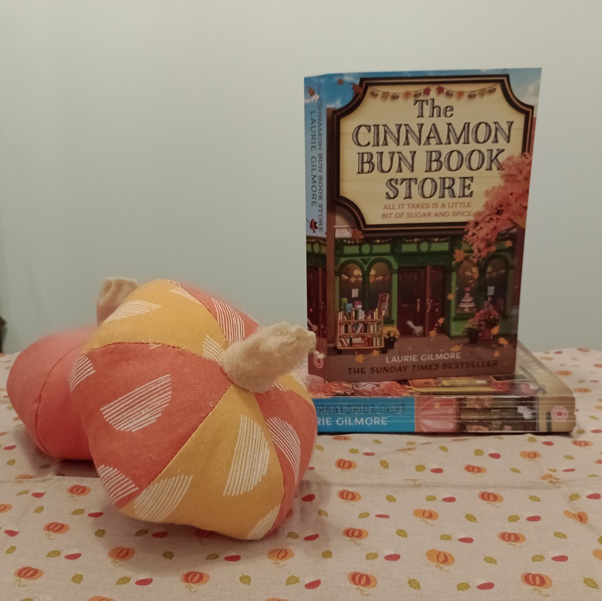 #BookReview: The Cinnamon Bun Book Store by Laurie Gillmore ...